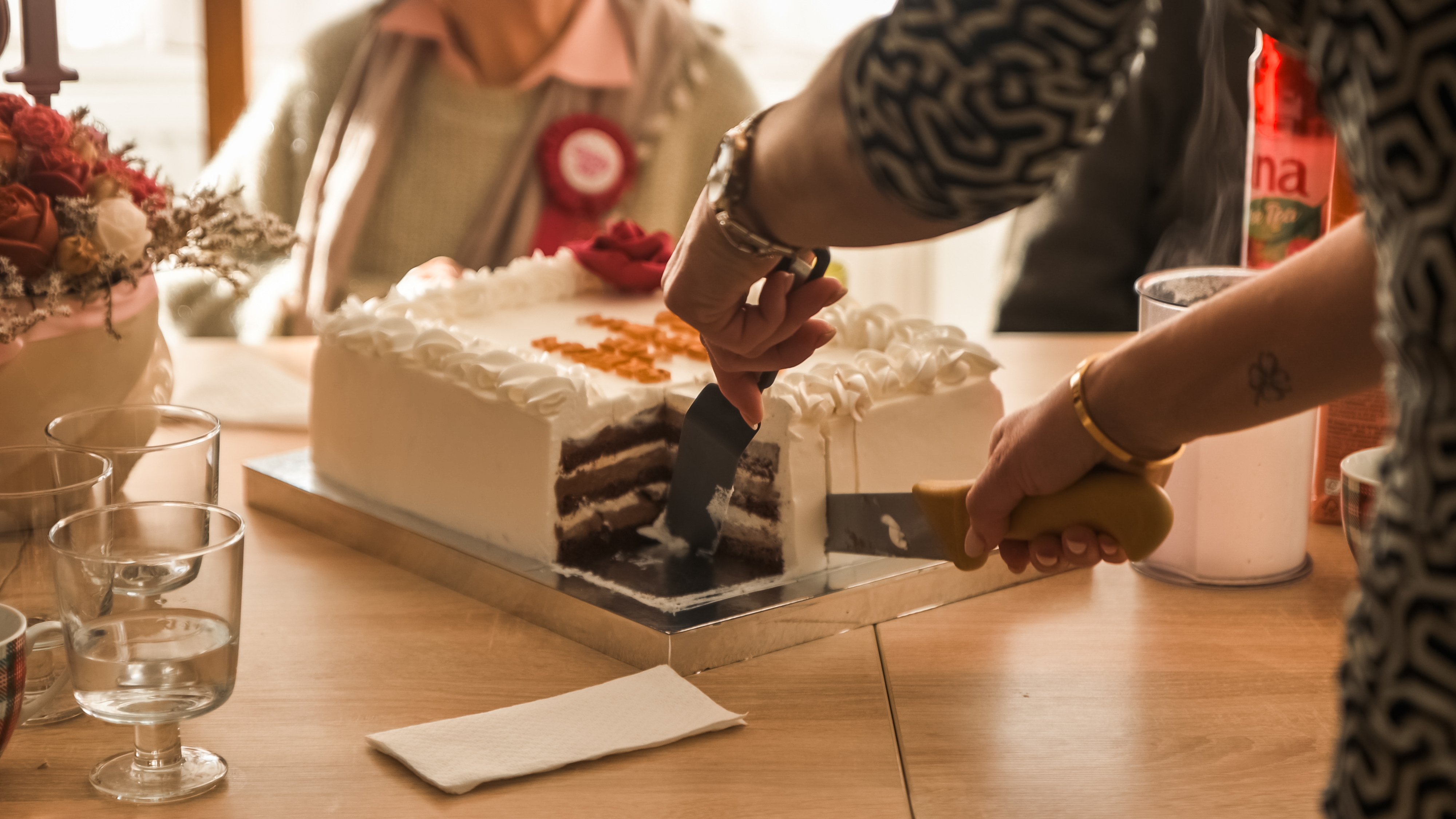 eTV - Baka Barica proslavila 101. rođendan, zapjevala nam i poručila ...