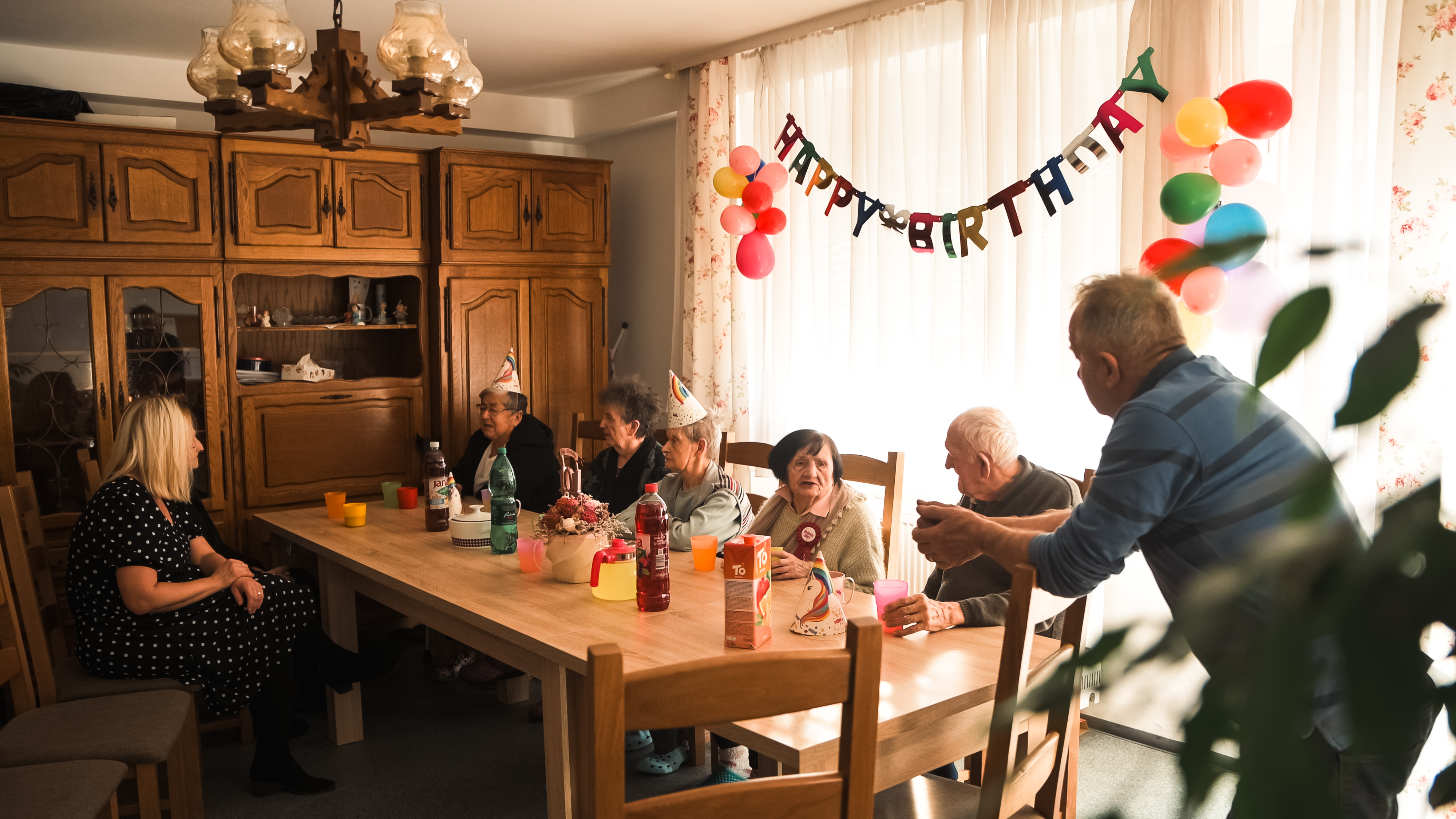 eTV - Baka Barica proslavila 101. rođendan, zapjevala nam i poručila ...