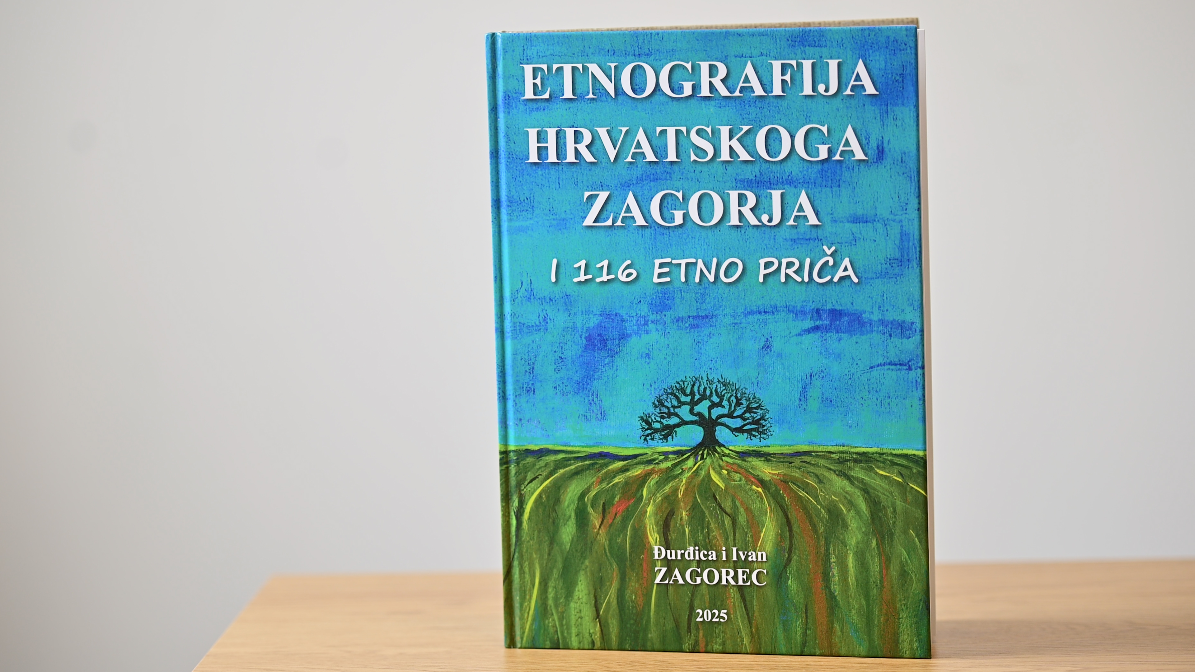 eTV i Foto - Supružnici stvorili knjigu koja 'čuva' Zagorje: Ivan pisao ...